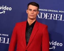 Der Sommer von Nicholas Galitzine: Warum das Internet verrückt nach dem ...