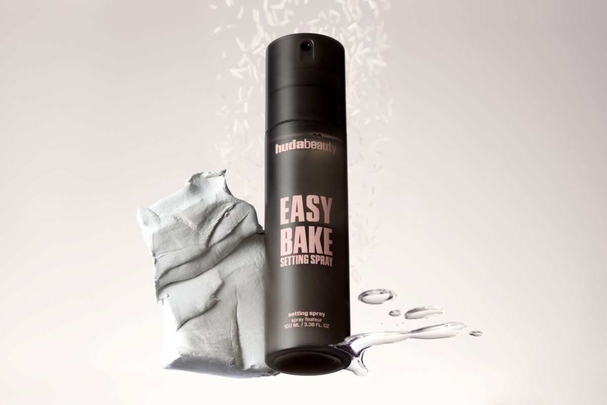 Huda Beauty präsentiert das neue Easy Bake Setting Spray